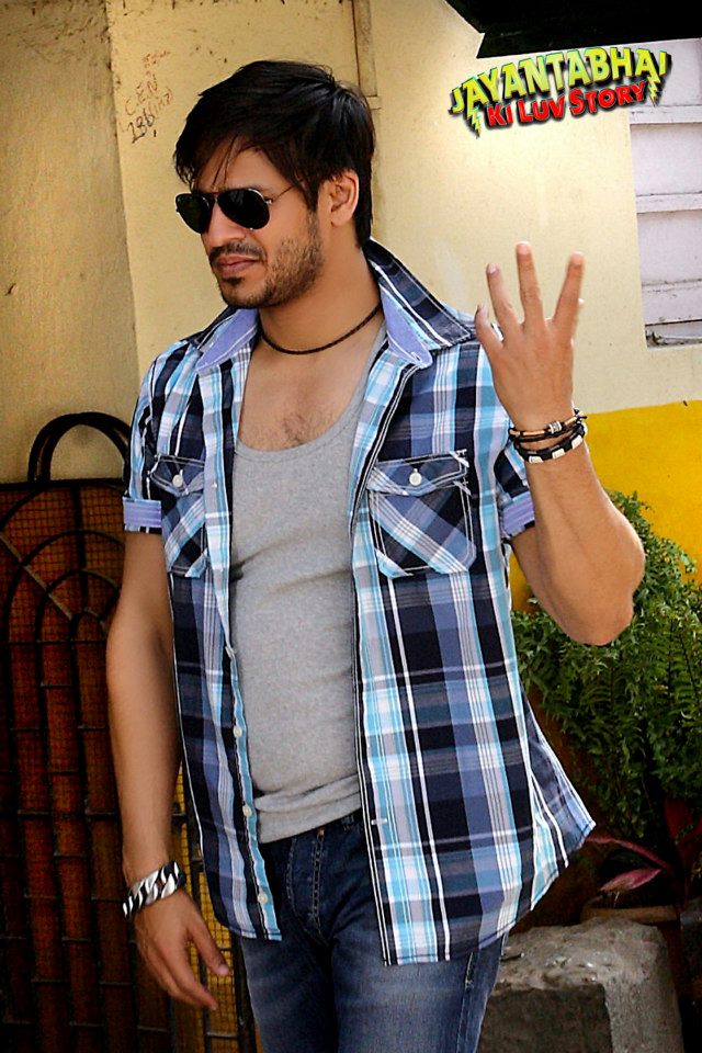 Watch Jayantabhai Ki Luv Story (2013) Theatrical trailer featuring ...